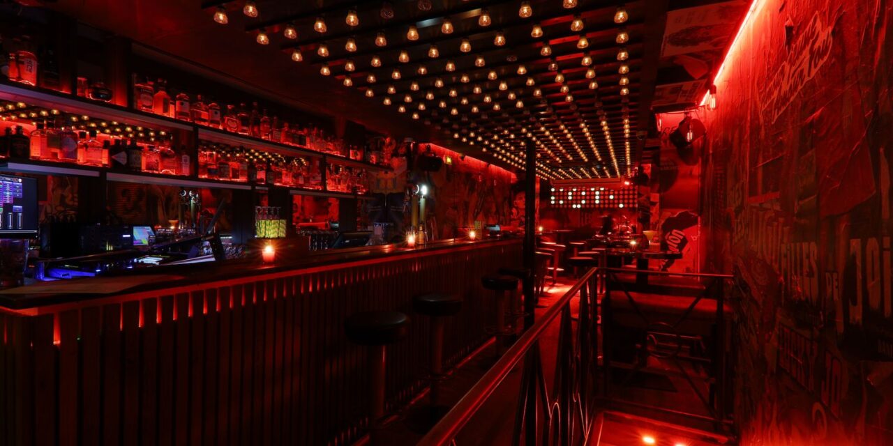 Un Apéro au Charlotte Club, le cabaret de la rue de Lappe (Paris ...